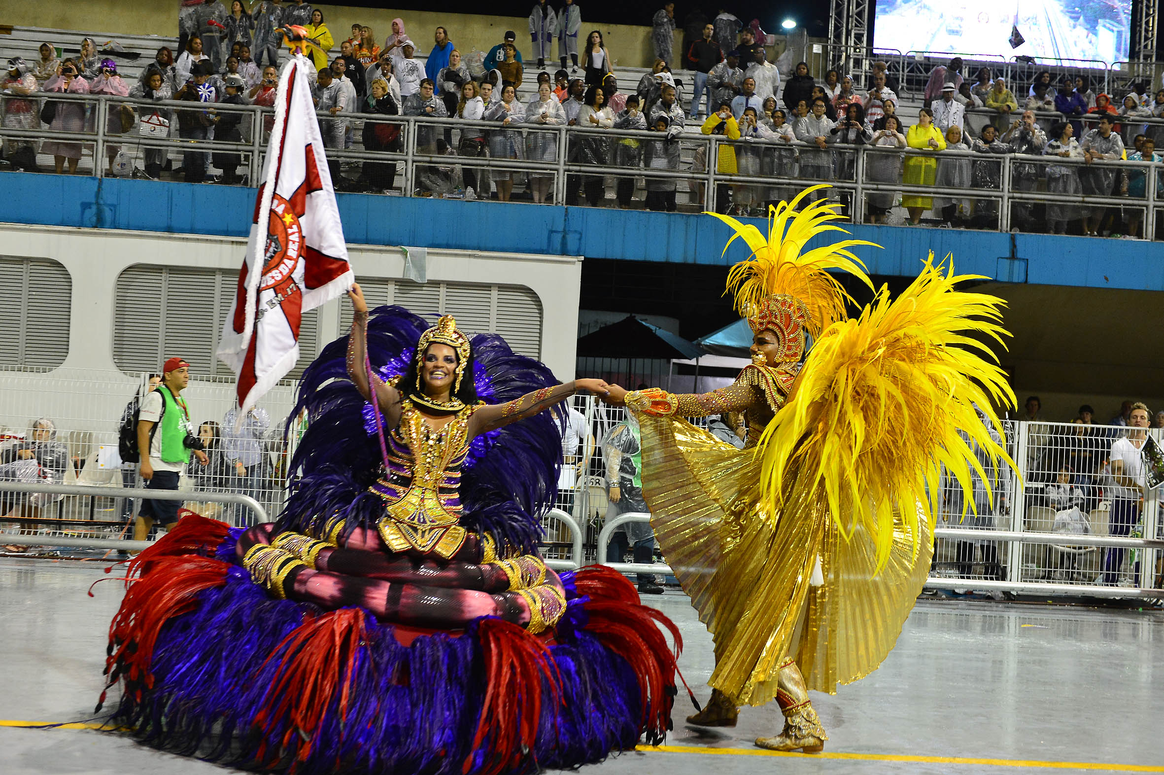 Escolas de samba de SP gastam mais de R$ 35 milhões para levar desfile ...