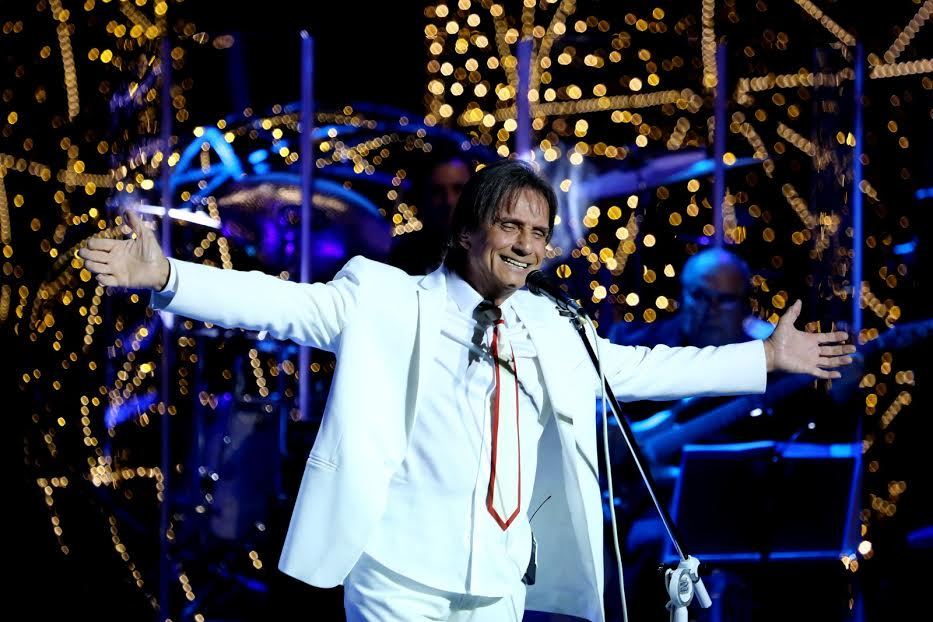 Entre famosos, Roberto Carlos grava show de fim de ano - Fotos - R7 Música