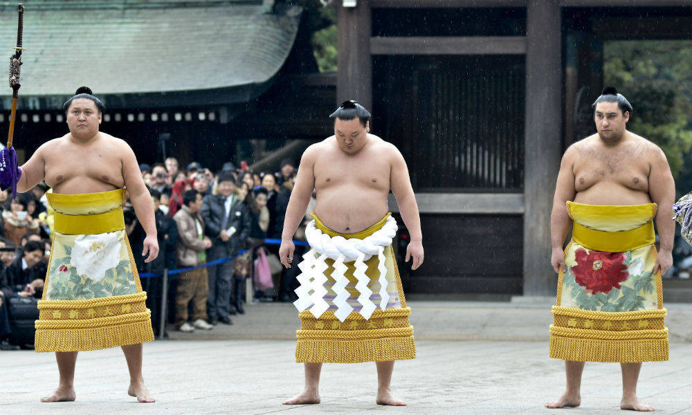 Com brasileiro, lutadores de sumô fazem ritual para celebrar 2014 ...