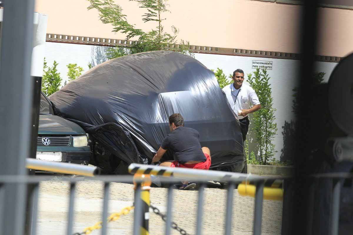 Veja fotos do carro de Isis Valverde batido - Fotos - R7 Famosos e TV