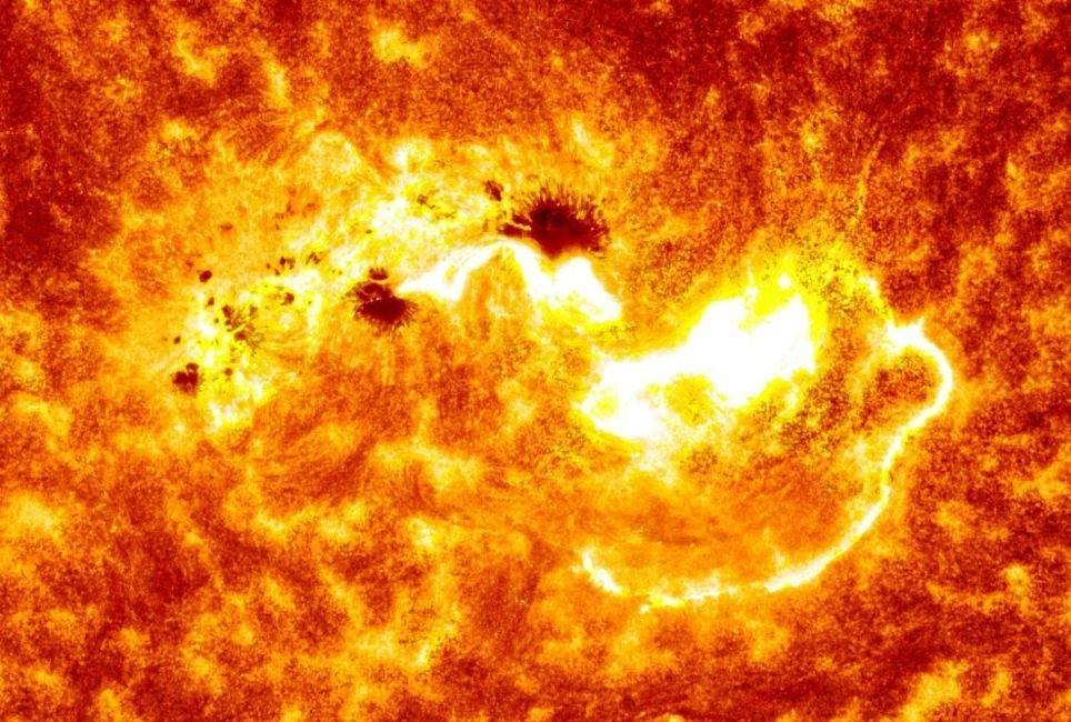 Sol "acorda" e solta a labareda mais forte do ano - Fotos - R7 ...