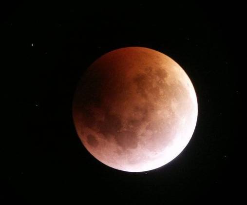 Lua de Sangue: eclipse lunar vai deixar a Lua vermelha na madrugada ...