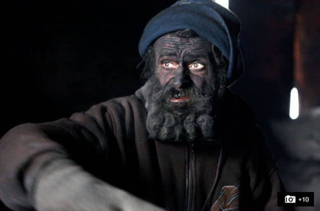 Homem mais sujo da Europa? Mendigo queima seus pertences e passa cinzas ...