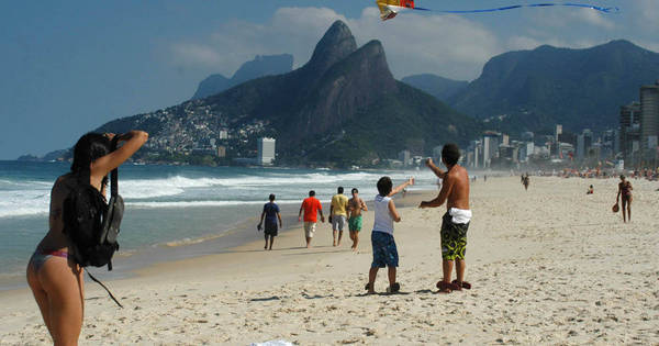 Cariocas e turistas curtem dia de praia no Rio - Fotos - R7 Rio de Janeiro