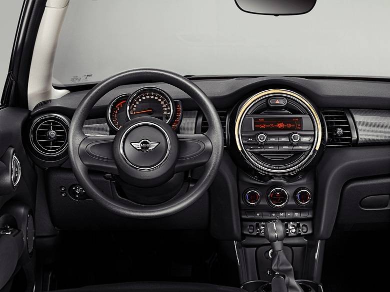 Aceleramos o novo Mini Cooper, já disponível nas lojas brasileiras a ...