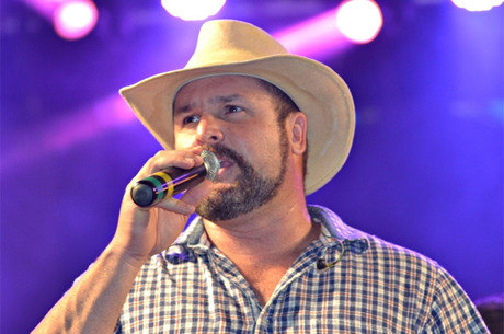 Leo Macedo realiza show acústico em Salvador - Notícias - R7 Bahia
