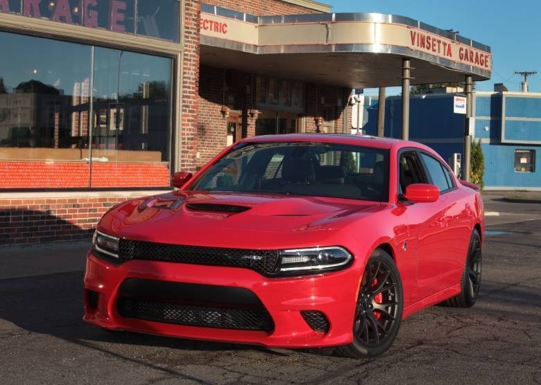 Sedã mais rápido do mundo, Dodge Charger SRT Hellcat atinge 328 km/h ...