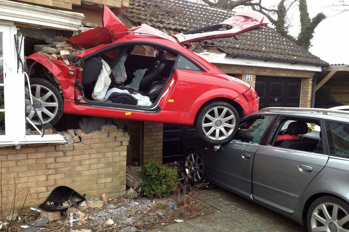 Veja alguns acidentes automobilísticos inacreditáveis - Fotos - R7 Carros