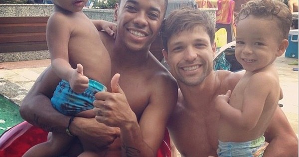 Mini-craque, filho de Robinho ganha elogio do pai babão: "Vai jogar ...