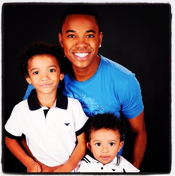 Mini-craque, filho de Robinho ganha elogio do pai babão: "Vai jogar ...