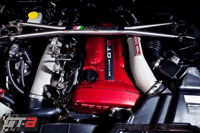 Nissan Skyline GT-R que Paul Walker acelerou em Velozes e Furiosos 4 ...