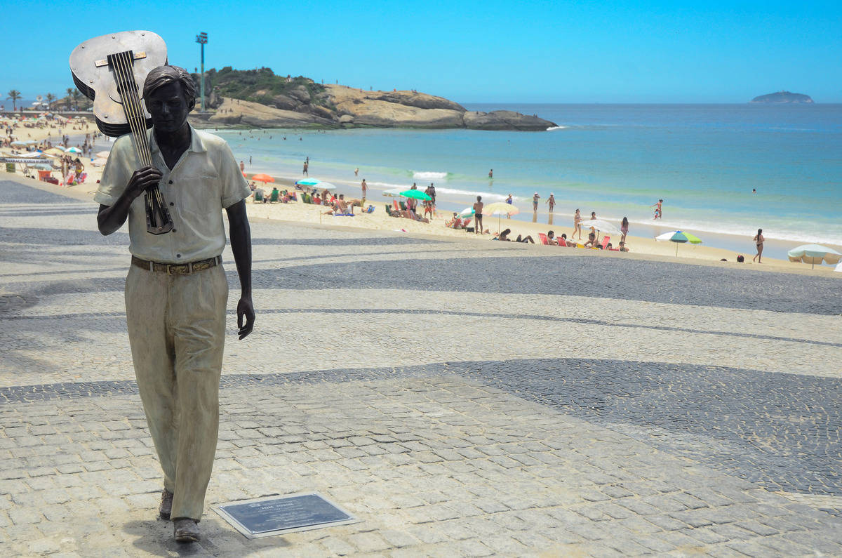 Estátua em homenagem a Tom Jobim é inaugurada em Ipanema 20 anos após ...