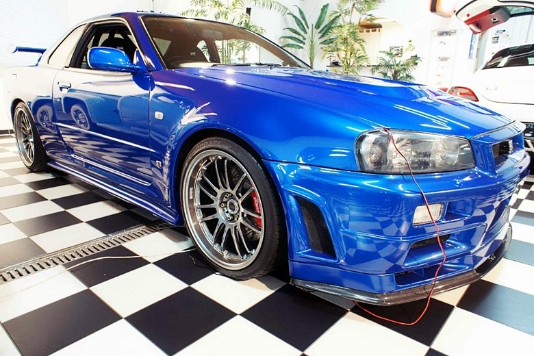 Nissan Skyline GT-R que Paul Walker acelerou em Velozes e Furiosos 4 ...