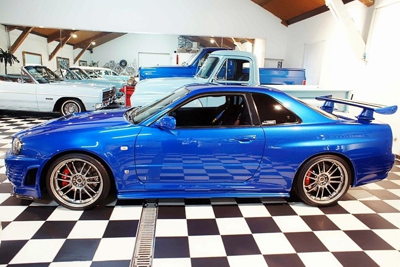 Nissan Skyline GT-R que Paul Walker acelerou em Velozes e Furiosos 4 ...
