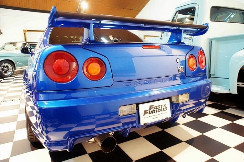 Nissan Skyline GT-R que Paul Walker acelerou em Velozes e Furiosos 4 ...