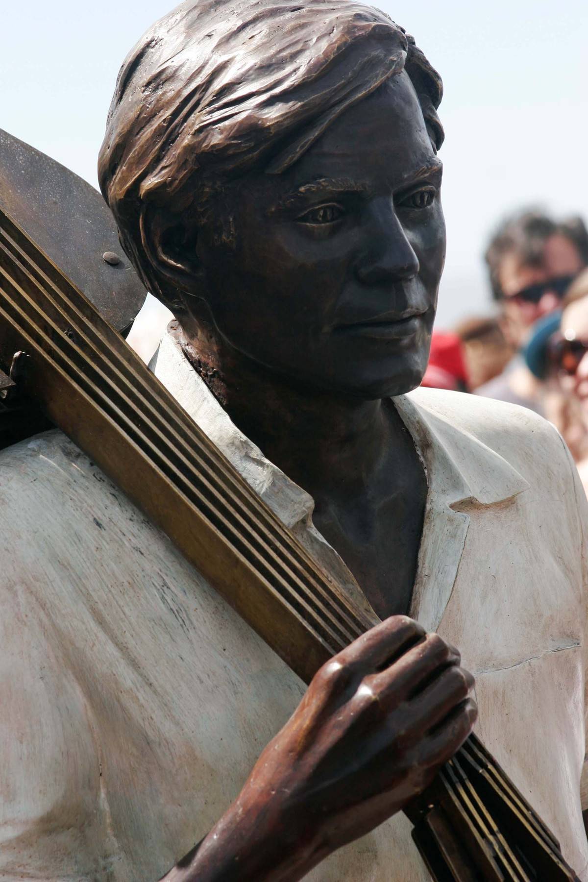 Estátua em homenagem a Tom Jobim é inaugurada em Ipanema 20 anos após ...