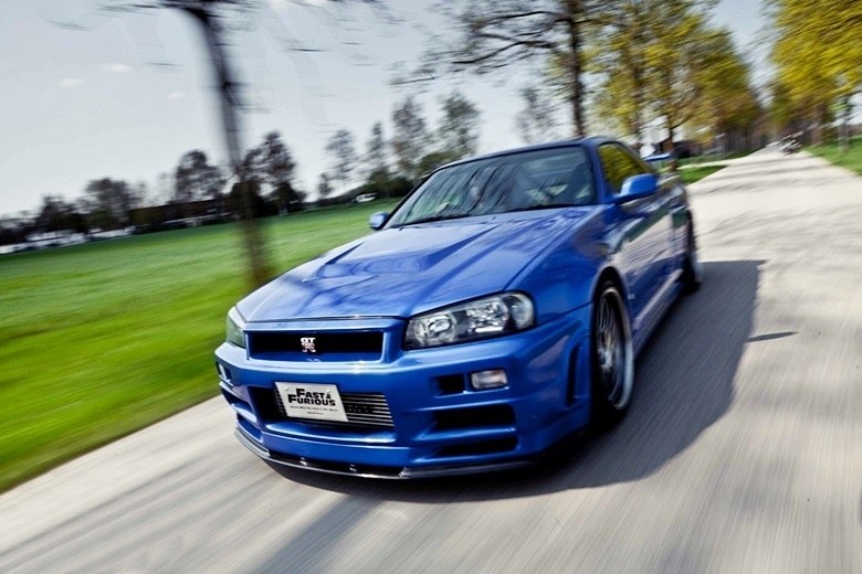 Nissan Skyline GT-R que Paul Walker acelerou em Velozes e Furiosos 4 ...