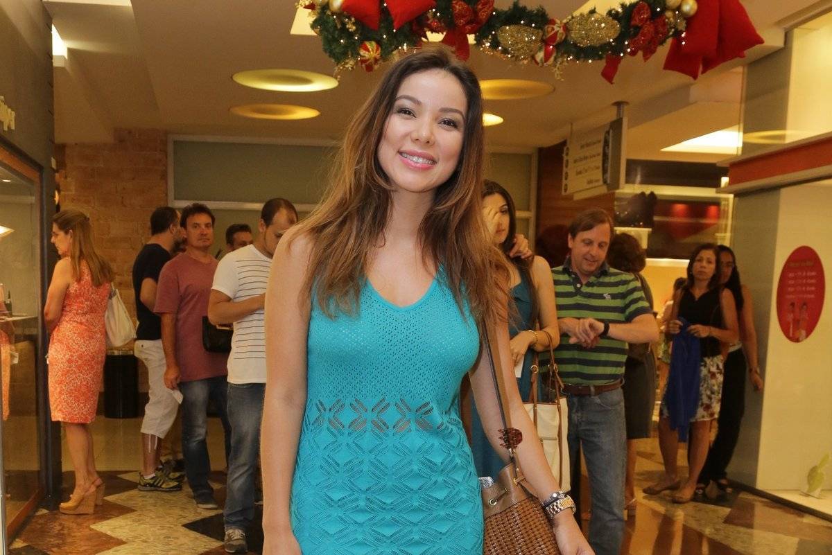 Sharon Menezes e a irmã vão ao teatro no Rio de Janeiro - Fotos - R7 ...