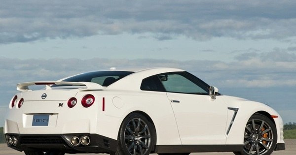 Veja todos os detalhes do Nissan GT-R - Fotos - R7 Carros