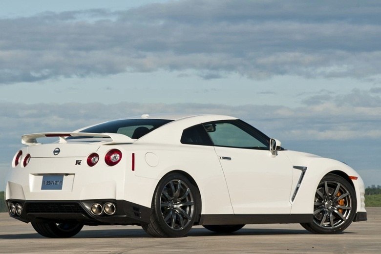 Veja todos os detalhes do Nissan GT-R - Fotos - R7 Carros