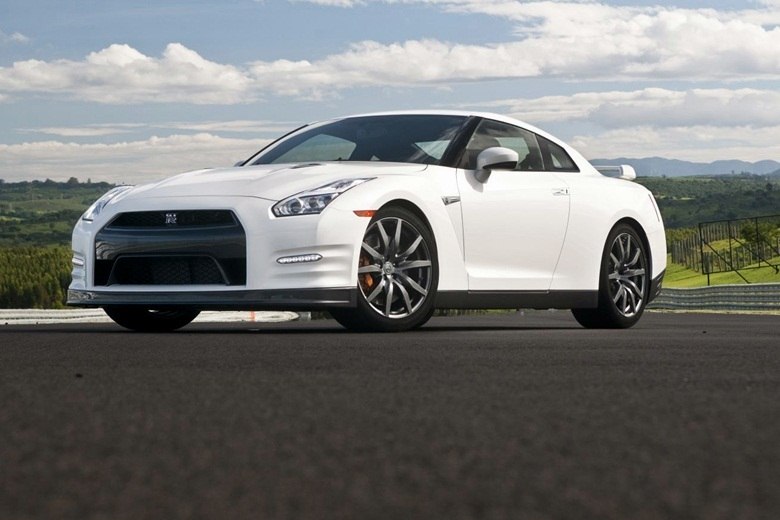 Veja todos os detalhes do Nissan GT-R - Fotos - R7 Carros