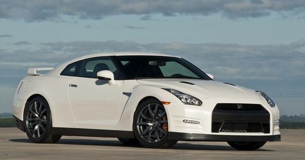 Veja todos os detalhes do Nissan GT-R - Fotos - R7 Carros