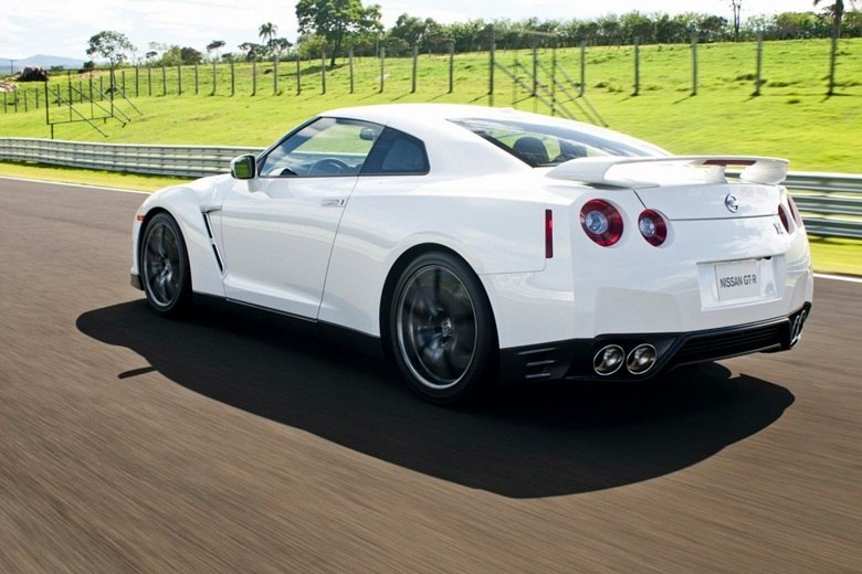 Veja todos os detalhes do Nissan GT-R - Fotos - R7 Carros