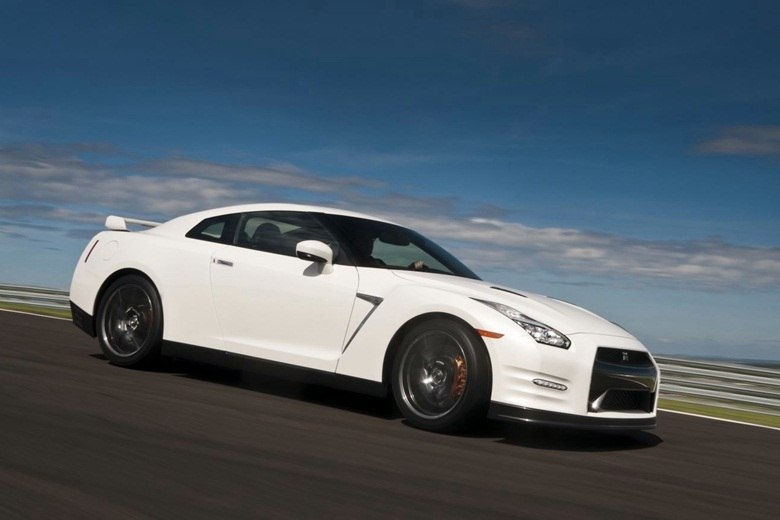 Veja todos os detalhes do Nissan GT-R - Fotos - R7 Carros