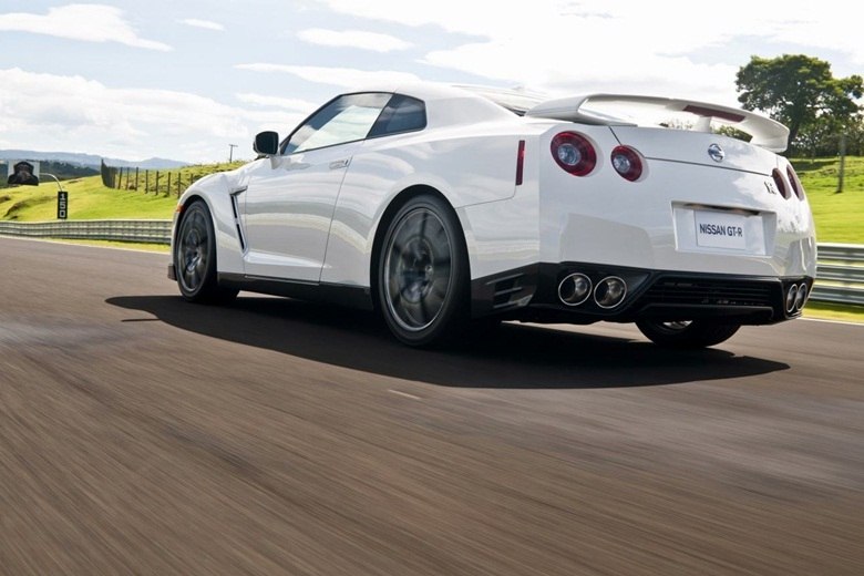 Veja todos os detalhes do Nissan GT-R - Fotos - R7 Carros