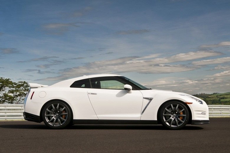 Veja todos os detalhes do Nissan GT-R - Fotos - R7 Carros