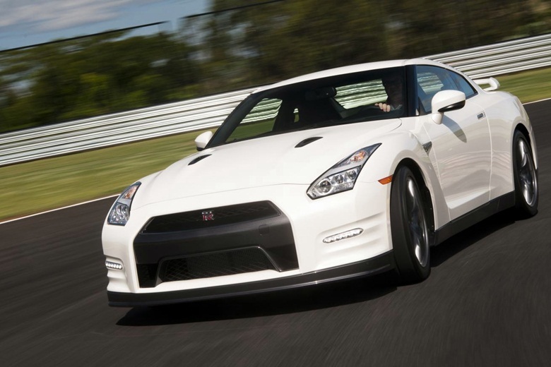 Veja todos os detalhes do Nissan GT-R - Fotos - R7 Carros