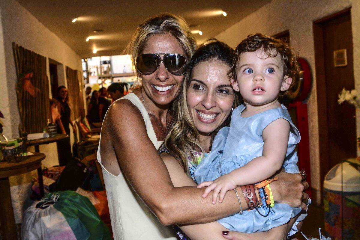 Maria Eduarda, filha de Henri Castelli, comemora um ano com personagens ...
