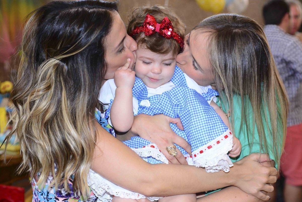 Maria Eduarda, filha de Henri Castelli, comemora um ano com personagens ...