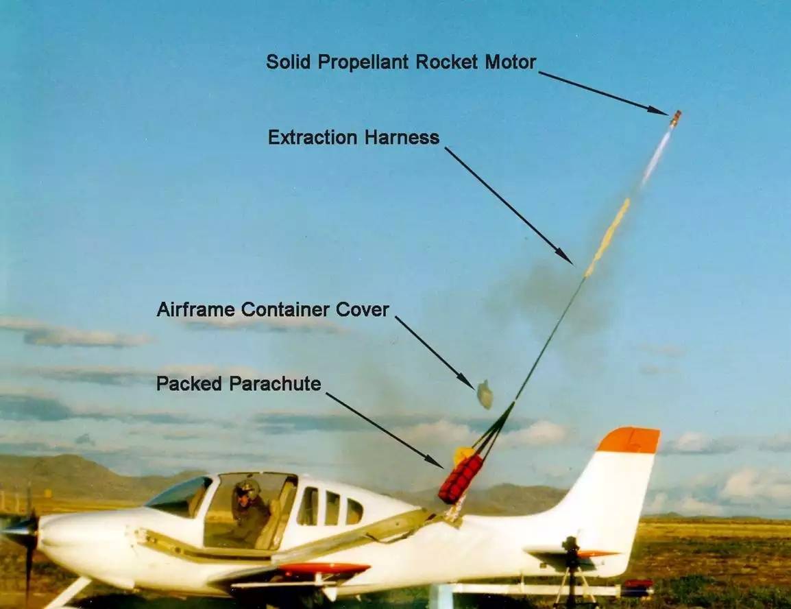 Avião tem paraquedas? O luxuoso Cirrus tem e pode salvar sua vida a ...