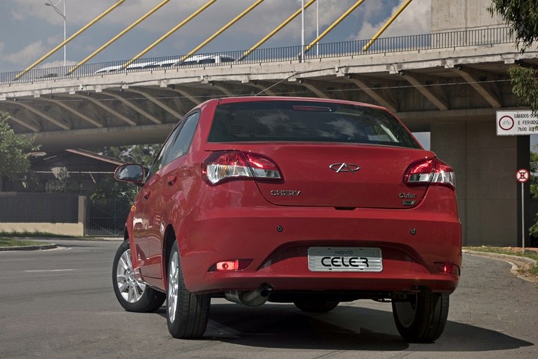 Aceleramos: primeiro chinês fabricado no Brasil, novo Chery Celer ...