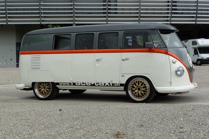 Kombi tunada com motor de 530 cv da Porsche 'rouba' a cena em evento ...