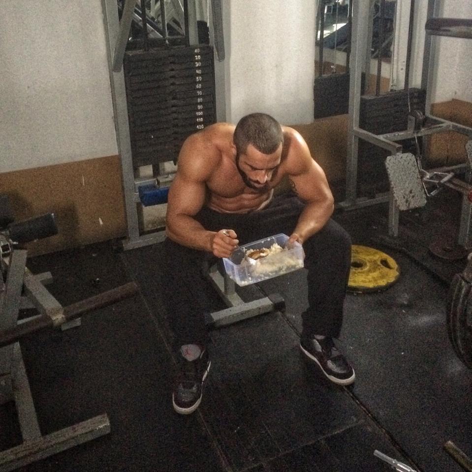 Conheça o Muso Fitness que adora expor seus músculos na internet ...