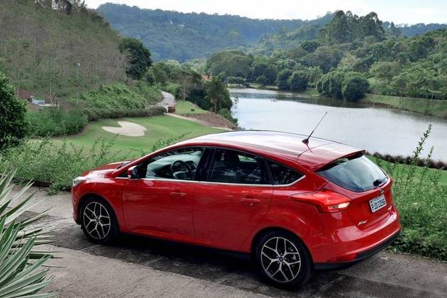 Ford lança novo Focus hatch por R$ 69.900 e inova com sistema que freia ...
