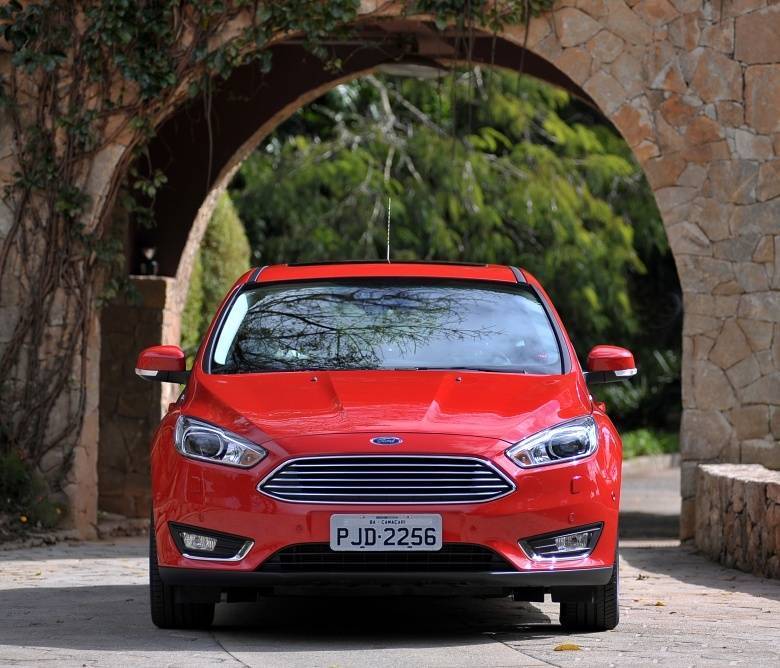 Ford lança novo Focus hatch por R$ 69.900 e inova com sistema que freia ...