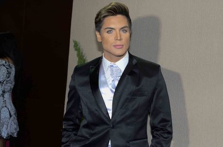 Mauricio Galdi, conhecido como Ken Humano, evita polêmica com Jennifer ...