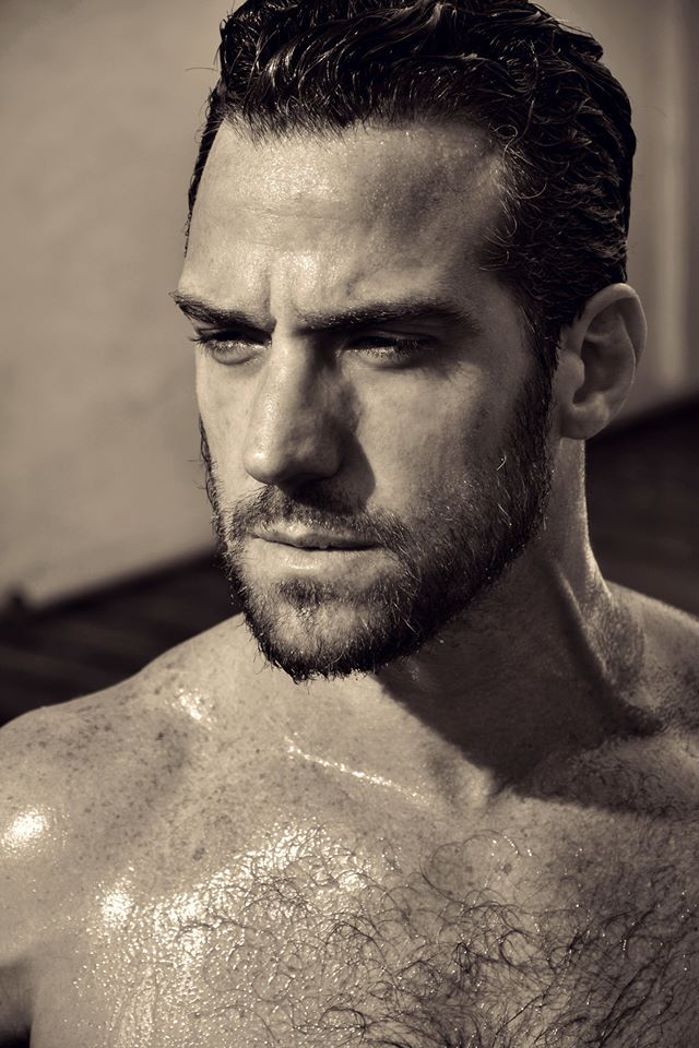 Carlos Bonow mostra lado sensual que não vemos em Os Dez Mandamentos ...