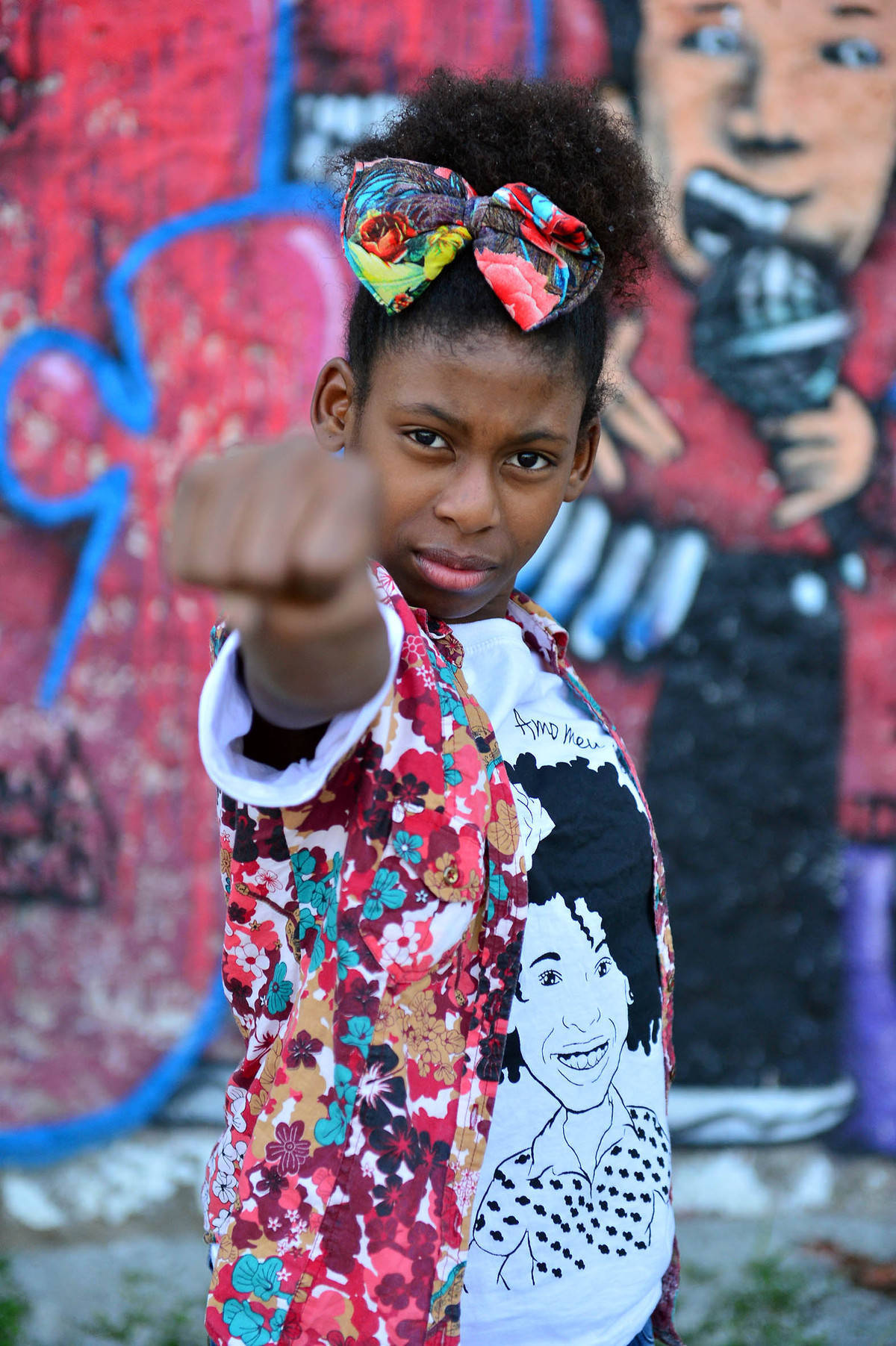 Conheça MC Soffia: a rapper de 11 anos que faz sucesso combatendo o ...