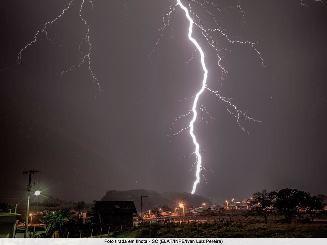 Exposição mostra as mais belas imagens de raios no Brasil - Fotos - R7 ...