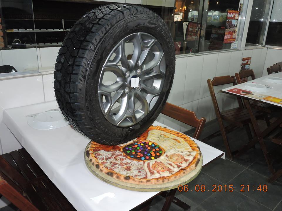 Vai uma pizza de pneu? Pizzaria brasileira chama a atenção com recheios ...