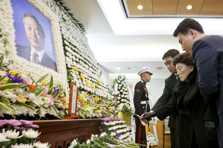Morre ex-presidente sul-coreano Kim Young-Sam - Notícias - R7 Internacional