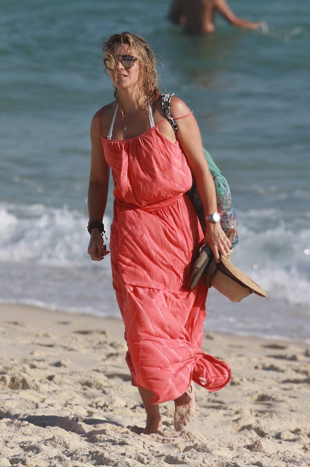 Aos 47 anos, Christine Fernandes exibe corpão zero celulite, zero ...