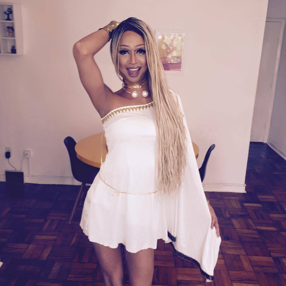 Conheça Lia Clark, drag queen funkeira que superou Metralhadora e Baile ...