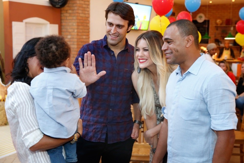 Que fofura! Foto mostra a nova geração da família Camargo - Fotos - R7 ...