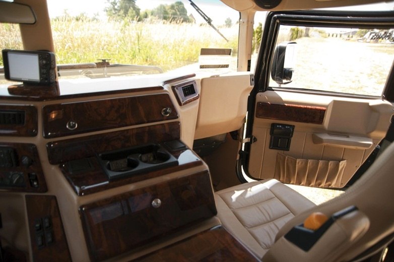 Hummer H1 que pertenceu ao falecido rapper Tupac Shakur pode ser ...