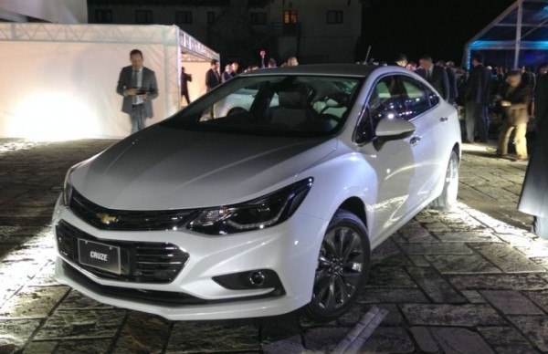 No Brasil no segundo semestre, Chevrolet apresenta o Cruze argentino ...